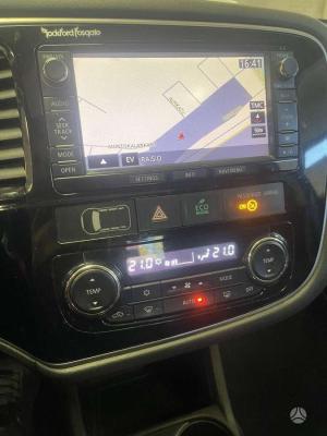Grey Mitsubishi Outlander 2013 in Vilnius, with an engine capacity of 2.00 L and mileage of 295 thousand km for 4500 €, photo 14 on AUTOMOTO.COM.LV