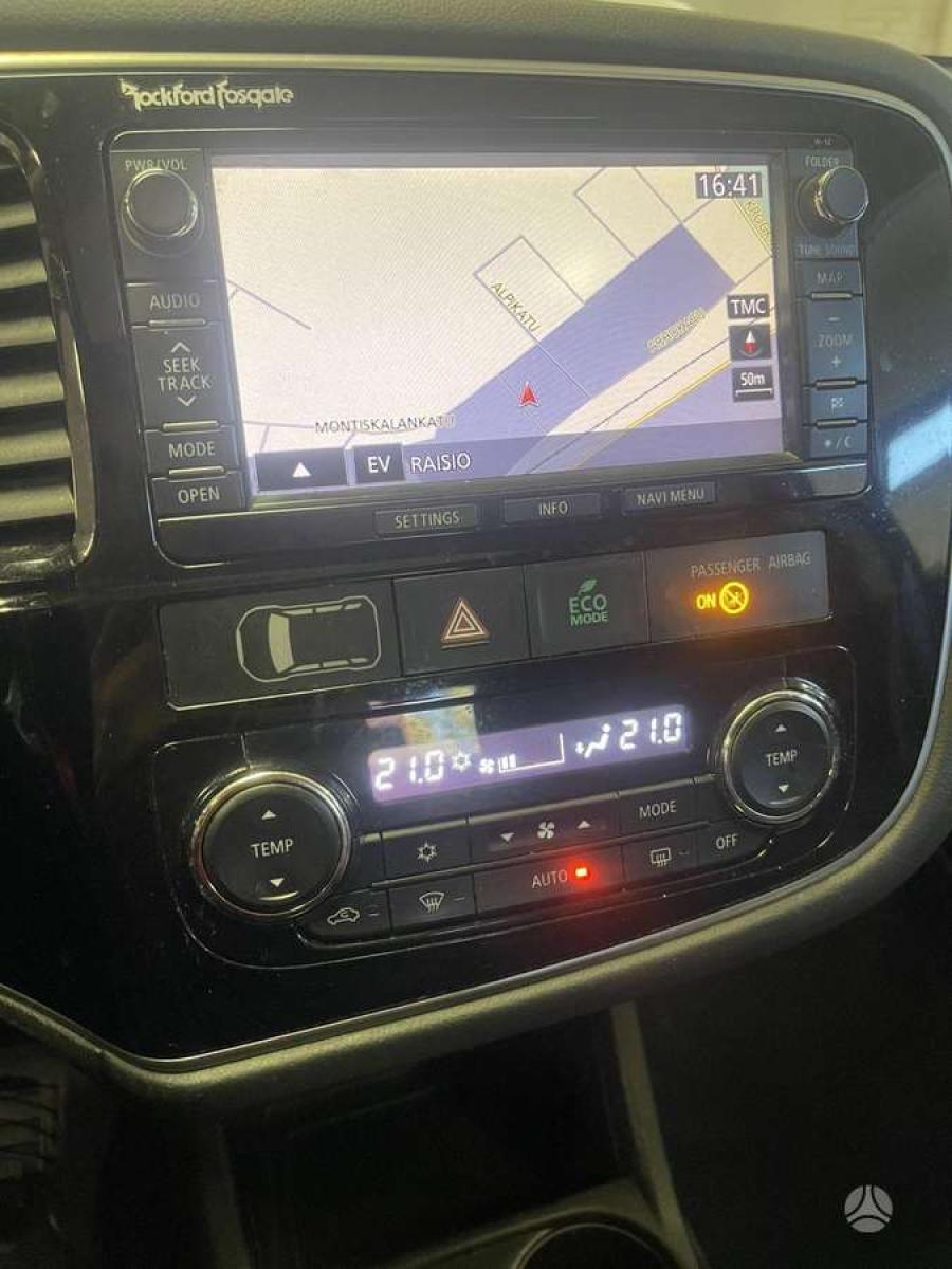 Grey Mitsubishi Outlander 2013 in Vilnius, with an engine capacity of 2.00 L and mileage of 295 thousand km for 4500 €, photo 14 on AUTOMOTO.COM.LV
