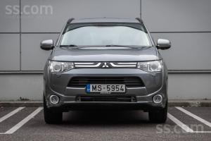Pelēks Mitsubishi Outlander 2013 Rīga, ar dzinēja tilpumu 2.30 L un nobraukumu 266 tūkst. km par 7950 €, foto 3 vietnē AUTOMOTO.COM.LV