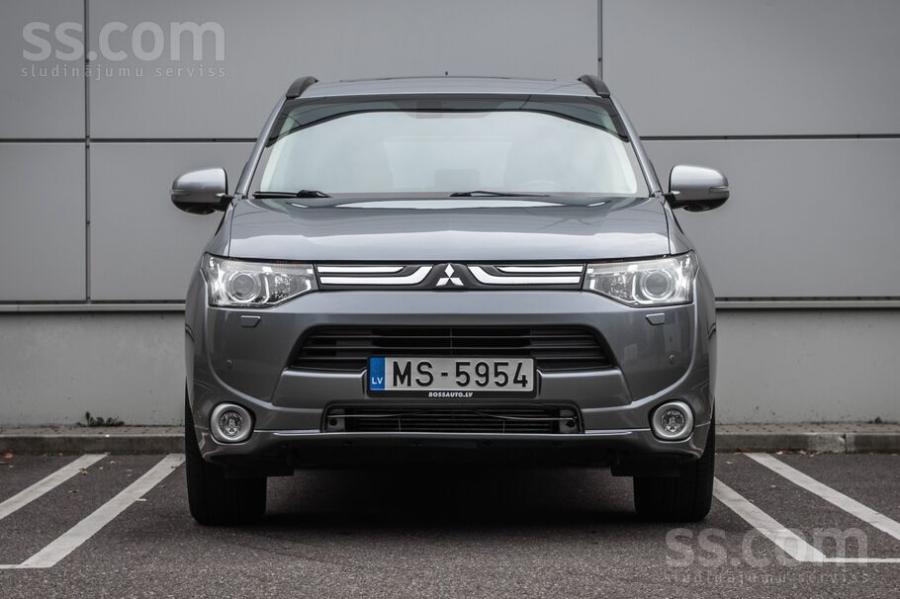 Pelēks Mitsubishi Outlander 2013 Rīga, ar dzinēja tilpumu 2.30 L un nobraukumu 266 tūkst. km par 7950 €, foto 3 vietnē AUTOMOTO.COM.LV
