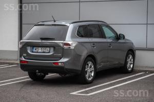 Pelēks Mitsubishi Outlander 2013 Rīga, ar dzinēja tilpumu 2.30 L un nobraukumu 266 tūkst. km par 7950 €, foto 6 vietnē AUTOMOTO.COM.LV