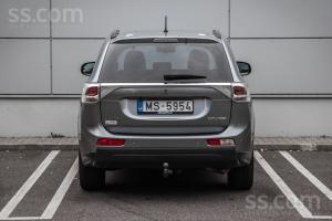 Pelēks Mitsubishi Outlander 2013 Rīga, ar dzinēja tilpumu 2.30 L un nobraukumu 266 tūkst. km par 7950 €, foto 7 vietnē AUTOMOTO.COM.LV