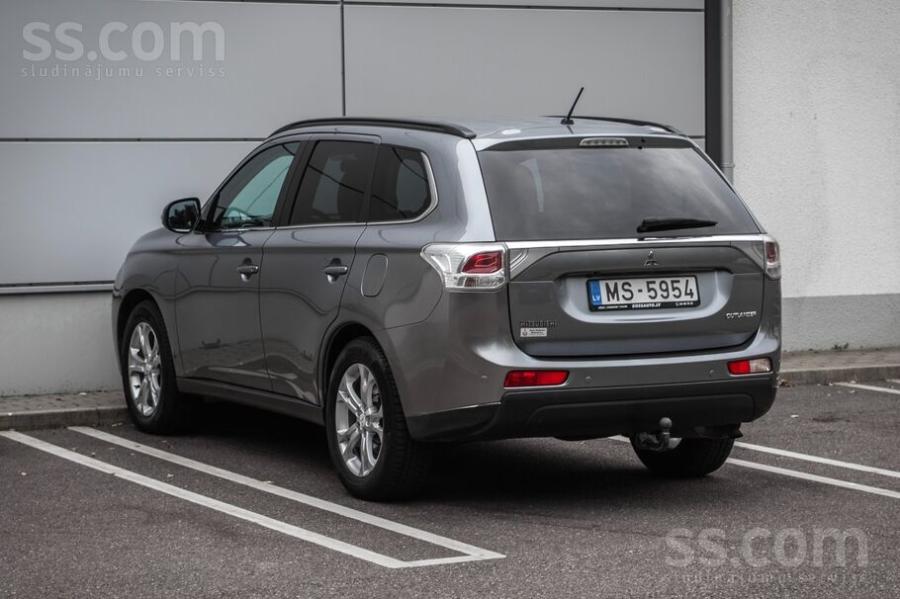 Pelēks Mitsubishi Outlander 2013 Rīga, ar dzinēja tilpumu 2.30 L un nobraukumu 266 tūkst. km par 7950 €, foto 8 vietnē AUTOMOTO.COM.LV