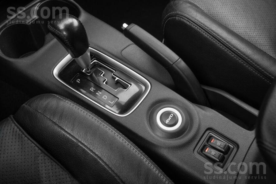 Pelēks Mitsubishi Outlander 2013 Rīga, ar dzinēja tilpumu 2.30 L un nobraukumu 266 tūkst. km par 7950 €, foto 24 vietnē AUTOMOTO.COM.LV