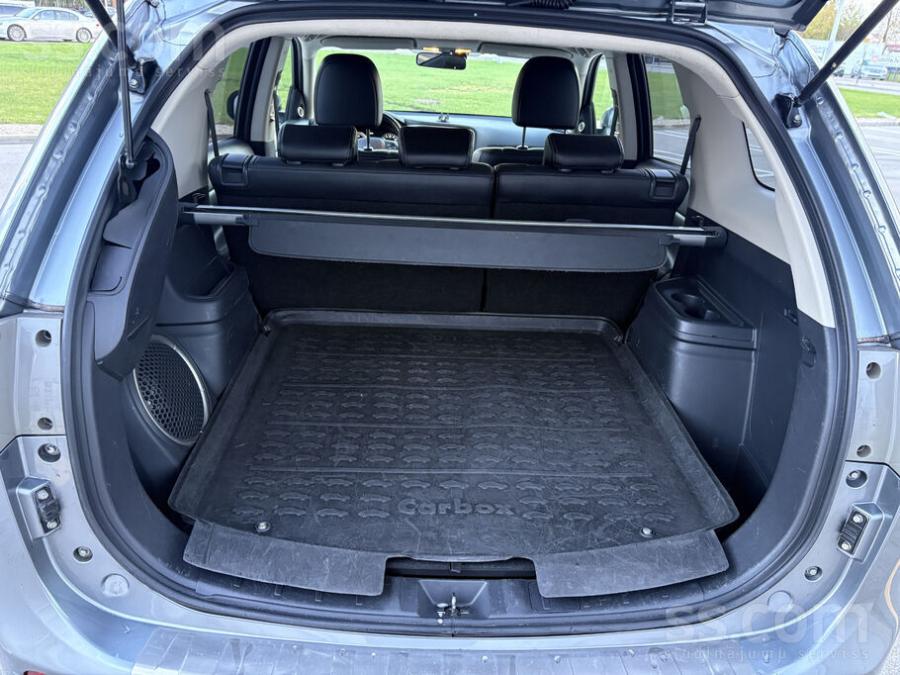 Grey Mitsubishi Outlander 2013 in Riga, with an engine capacity of 2.00 L and mileage of 247 thousand km for 7650 €, photo 13 on AUTOMOTO.COM.LV