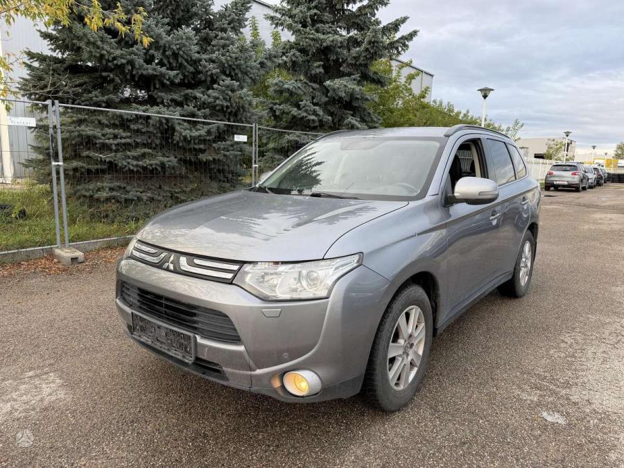 Grey Mitsubishi Outlander 2013 in Marijampole, with an engine capacity of 2.27 L and mileage of 207 thousand km for 4150 €, photo 1 on AUTOMOTO.COM.LV