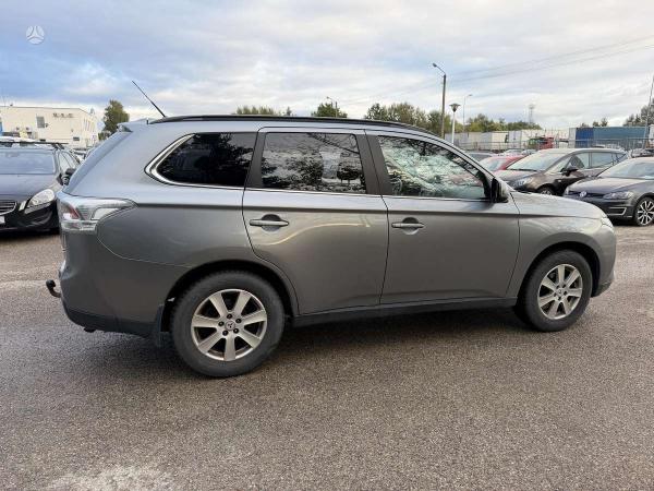 Grey Mitsubishi Outlander 2013 in Marijampole, with an engine capacity of 2.27 L and mileage of 207 thousand km for 4150 €, photo 4 on AUTOMOTO.COM.LV