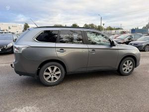Grey Mitsubishi Outlander 2013 in Marijampole, with an engine capacity of 2.27 L and mileage of 207 thousand km for 4150 €, photo 4 on AUTOMOTO.COM.LV
