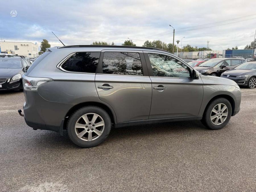 Grey Mitsubishi Outlander 2013 in Marijampole, with an engine capacity of 2.27 L and mileage of 207 thousand km for 4150 €, photo 4 on AUTOMOTO.COM.LV
