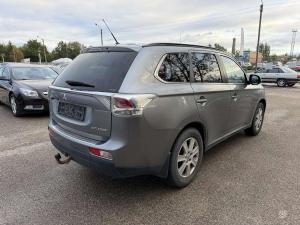 Grey Mitsubishi Outlander 2013 in Marijampole, with an engine capacity of 2.27 L and mileage of 207 thousand km for 4150 €, photo 5 on AUTOMOTO.COM.LV