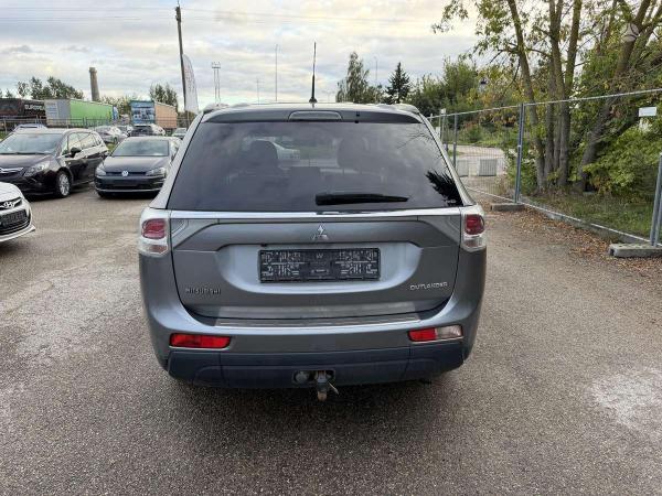 Grey Mitsubishi Outlander 2013 in Marijampole, with an engine capacity of 2.27 L and mileage of 207 thousand km for 4150 €, photo 6 on AUTOMOTO.COM.LV