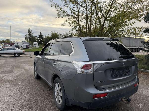 Grey Mitsubishi Outlander 2013 in Marijampole, with an engine capacity of 2.27 L and mileage of 207 thousand km for 4150 €, photo 7 on AUTOMOTO.COM.LV