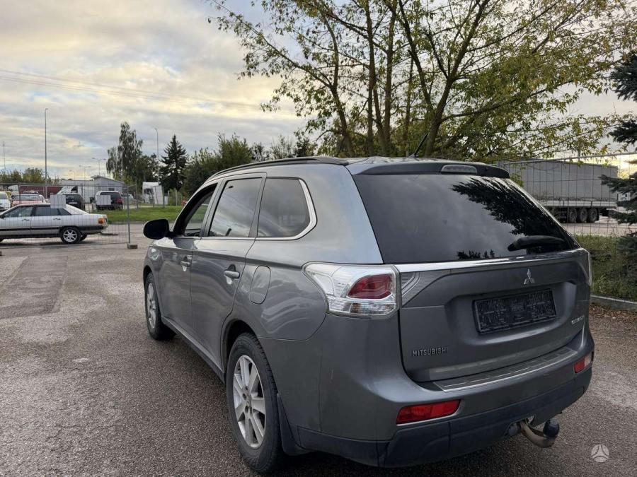 Grey Mitsubishi Outlander 2013 in Marijampole, with an engine capacity of 2.27 L and mileage of 207 thousand km for 4150 €, photo 7 on AUTOMOTO.COM.LV