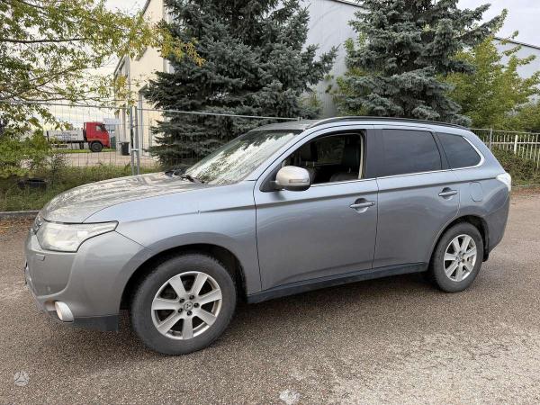 Grey Mitsubishi Outlander 2013 in Marijampole, with an engine capacity of 2.27 L and mileage of 207 thousand km for 4150 €, photo 8 on AUTOMOTO.COM.LV