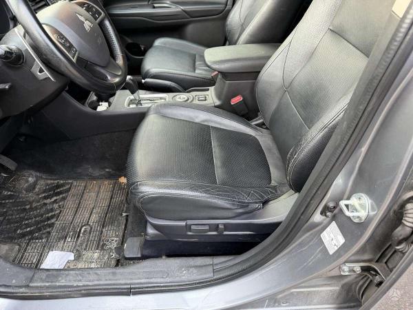 Grey Mitsubishi Outlander 2013 in Marijampole, with an engine capacity of 2.27 L and mileage of 207 thousand km for 4150 €, photo 9 on AUTOMOTO.COM.LV