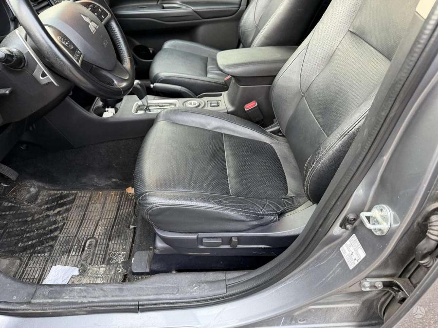 Grey Mitsubishi Outlander 2013 in Marijampole, with an engine capacity of 2.27 L and mileage of 207 thousand km for 4150 €, photo 9 on AUTOMOTO.COM.LV