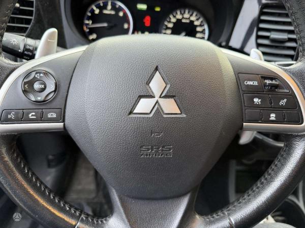 Grey Mitsubishi Outlander 2013 in Marijampole, with an engine capacity of 2.27 L and mileage of 207 thousand km for 4150 €, photo 11 on AUTOMOTO.COM.LV