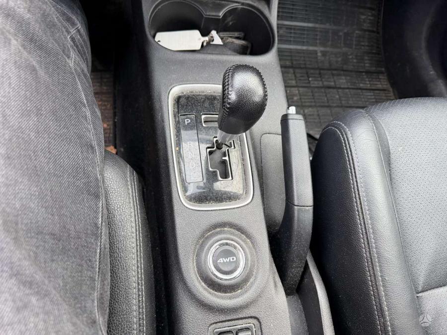 Grey Mitsubishi Outlander 2013 in Marijampole, with an engine capacity of 2.27 L and mileage of 207 thousand km for 4150 €, photo 12 on AUTOMOTO.COM.LV
