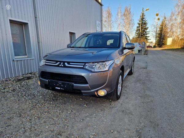 Grey Mitsubishi Outlander 2014 in Ukmerge, with an engine capacity of 2.27 L and mileage of 180 thousand km for 6950 €, photo 1 on AUTOMOTO.COM.LV