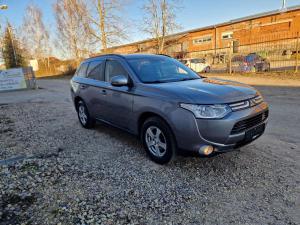 Grey Mitsubishi Outlander 2014 in Ukmerge, with an engine capacity of 2.27 L and mileage of 180 thousand km for 6950 €, photo 4 on AUTOMOTO.COM.LV
