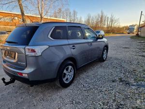 Grey Mitsubishi Outlander 2014 in Ukmerge, with an engine capacity of 2.27 L and mileage of 180 thousand km for 6950 €, photo 6 on AUTOMOTO.COM.LV