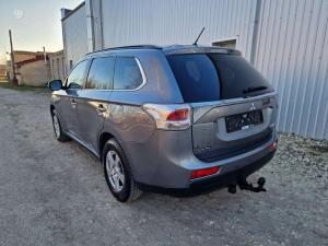 Grey Mitsubishi Outlander 2014 in Ukmerge, with an engine capacity of 2.27 L and mileage of 180 thousand km for 6950 €, photo 8 on AUTOMOTO.COM.LV