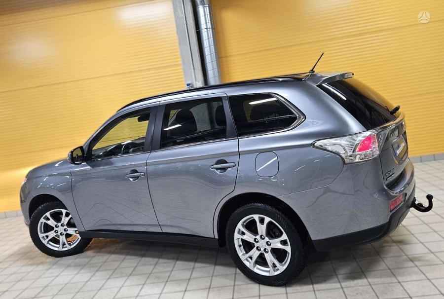 Grey Mitsubishi Outlander 2014 in Klaipeda, with an engine capacity of 0.00 L and mileage of 217 thousand km for 7450 €, photo 2 on AUTOMOTO.COM.LV