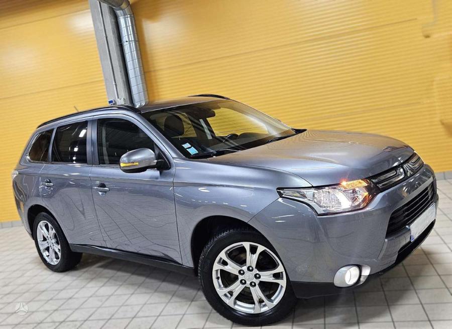 Grey Mitsubishi Outlander 2014 in Klaipeda, with an engine capacity of 0.00 L and mileage of 217 thousand km for 7450 €, photo 4 on AUTOMOTO.COM.LV
