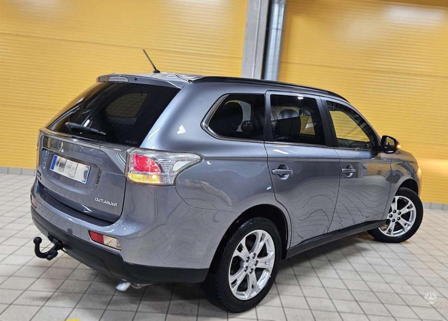 Grey Mitsubishi Outlander 2014 in Klaipeda, with an engine capacity of 0.00 L and mileage of 217 thousand km for 7450 €, photo 6 on AUTOMOTO.COM.LV
