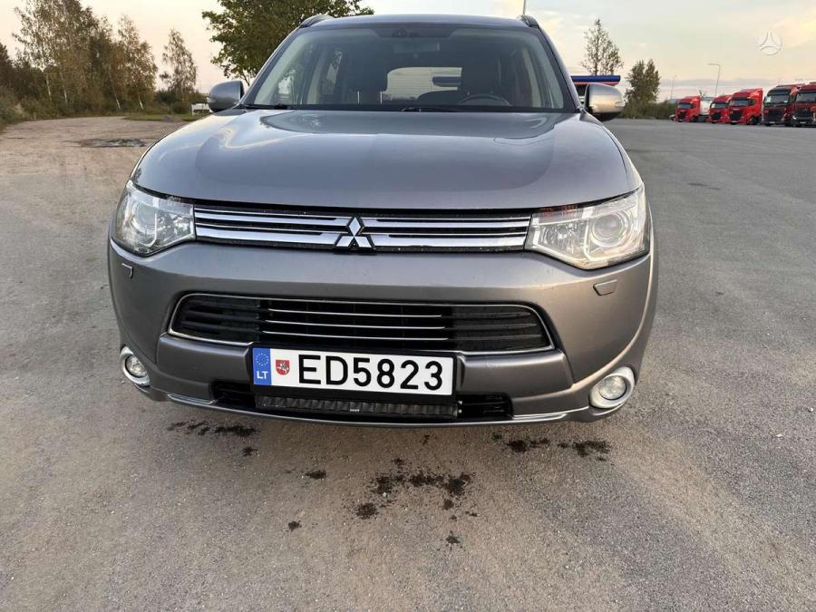 Pelēks Mitsubishi Outlander 2014 Klaipėda, ar dzinēja tilpumu 2.00 L un nobraukumu 320 tūkst. km par 6700 €, foto 2 vietnē AUTOMOTO.COM.LV