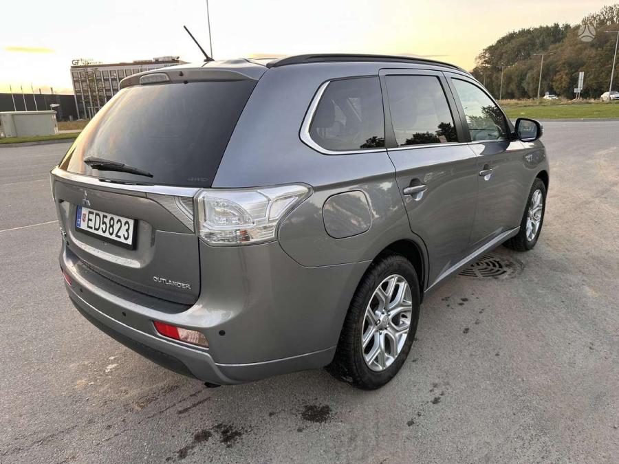 Pelēks Mitsubishi Outlander 2014 Klaipėda, ar dzinēja tilpumu 2.00 L un nobraukumu 320 tūkst. km par 6700 €, foto 5 vietnē AUTOMOTO.COM.LV