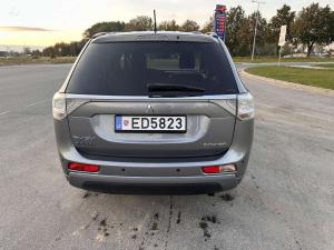 Pelēks Mitsubishi Outlander 2014 Klaipėda, ar dzinēja tilpumu 2.00 L un nobraukumu 320 tūkst. km par 6700 €, foto 6 vietnē AUTOMOTO.COM.LV
