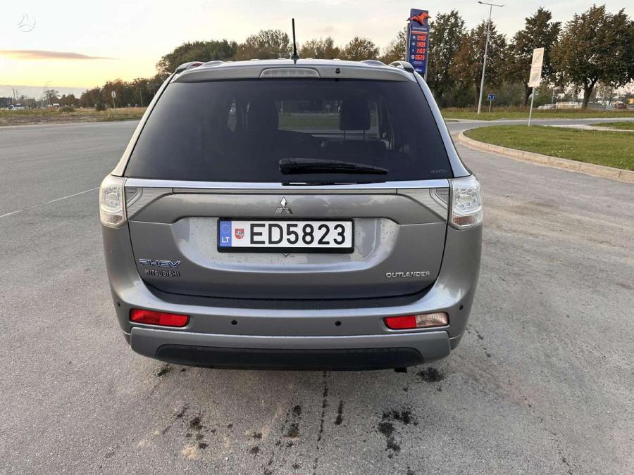 Pelēks Mitsubishi Outlander 2014 Klaipėda, ar dzinēja tilpumu 2.00 L un nobraukumu 320 tūkst. km par 6700 €, foto 6 vietnē AUTOMOTO.COM.LV