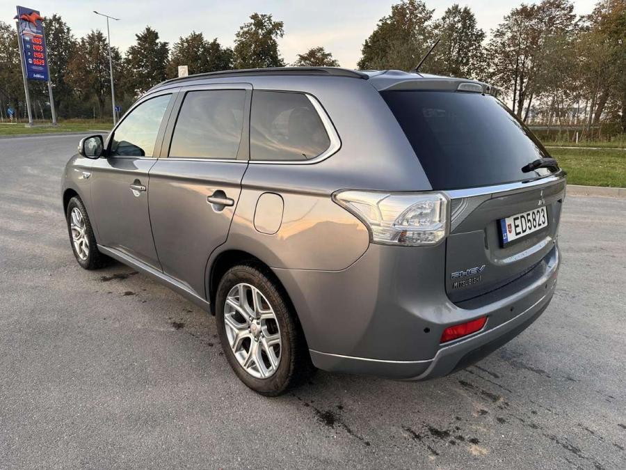 Pelēks Mitsubishi Outlander 2014 Klaipėda, ar dzinēja tilpumu 2.00 L un nobraukumu 320 tūkst. km par 6700 €, foto 7 vietnē AUTOMOTO.COM.LV