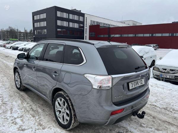 Grey Mitsubishi Outlander 2014 in Kaunas, with an engine capacity of 2.00 L and mileage of 203 thousand km for 7950 €, photo 3 on AUTOMOTO.COM.LV