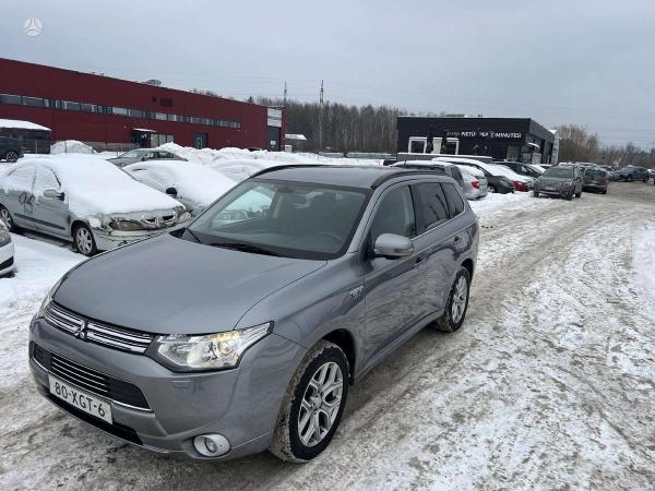 Grey Mitsubishi Outlander 2014 in Kaunas, with an engine capacity of 2.00 L and mileage of 203 thousand km for 7950 €, photo 9 on AUTOMOTO.COM.LV