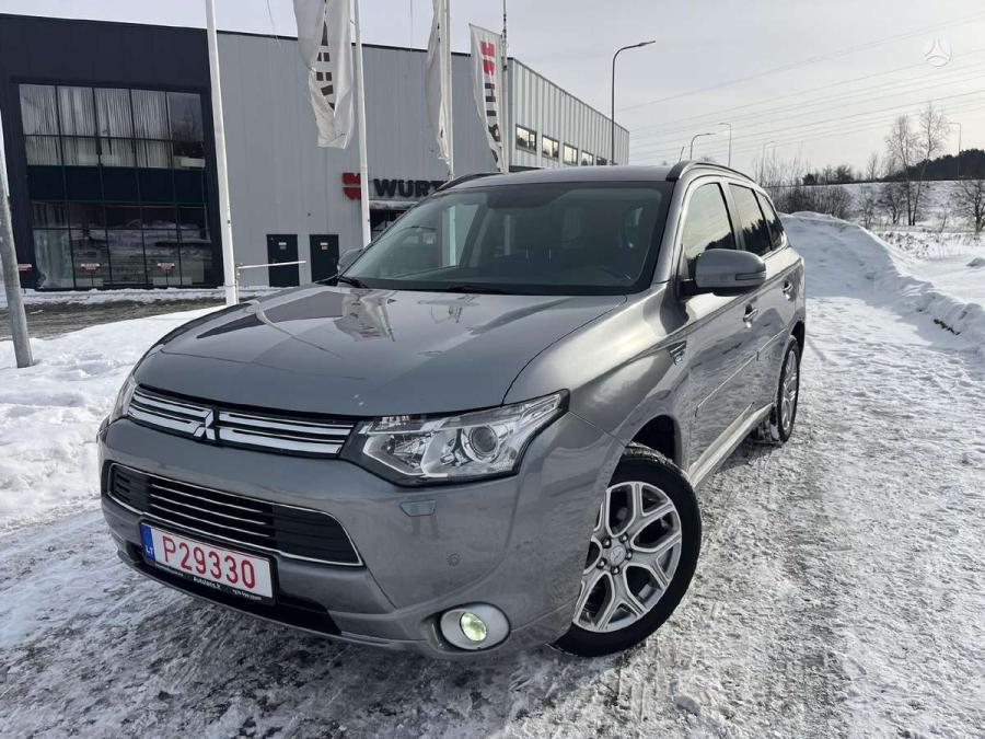 Grey Mitsubishi Outlander 2014 in Vilnius, with an engine capacity of 2.00 L and mileage of 198 thousand km for 9200 €, photo 1 on AUTOMOTO.COM.LV