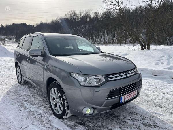 Pelēks Mitsubishi Outlander 2014 Viļņa, ar dzinēja tilpumu 2.00 L un nobraukumu 198 tūkst. km par 9200 €, foto 3 vietnē AUTOMOTO.COM.LV