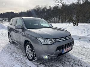 Grey Mitsubishi Outlander 2014 in Vilnius, with an engine capacity of 2.00 L and mileage of 198 thousand km for 9200 €, photo 3 on AUTOMOTO.COM.LV