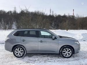 Grey Mitsubishi Outlander 2014 in Vilnius, with an engine capacity of 2.00 L and mileage of 198 thousand km for 9200 €, photo 4 on AUTOMOTO.COM.LV