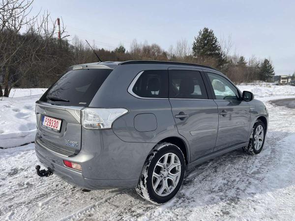 Pelēks Mitsubishi Outlander 2014 Viļņa, ar dzinēja tilpumu 2.00 L un nobraukumu 198 tūkst. km par 9200 €, foto 5 vietnē AUTOMOTO.COM.LV