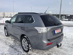 Grey Mitsubishi Outlander 2014 in Vilnius, with an engine capacity of 2.00 L and mileage of 198 thousand km for 9200 €, photo 7 on AUTOMOTO.COM.LV