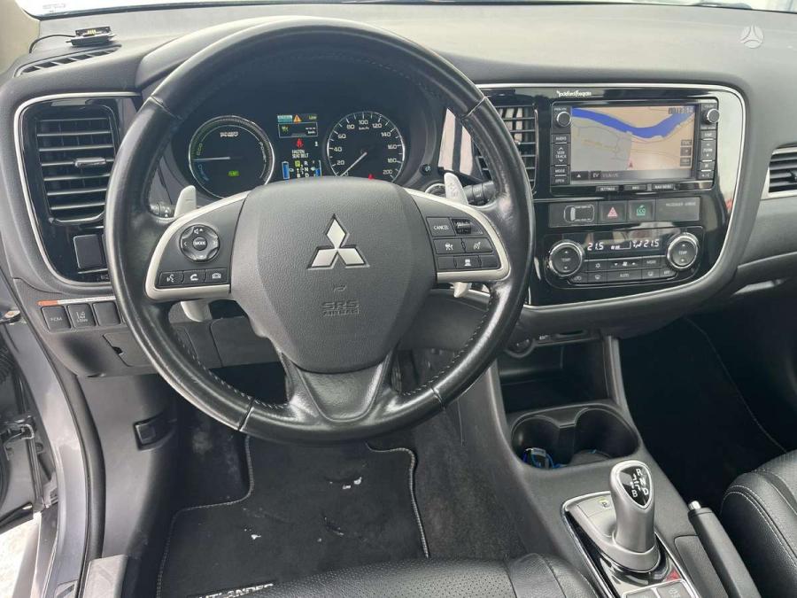 Grey Mitsubishi Outlander 2014 in Vilnius, with an engine capacity of 2.00 L and mileage of 198 thousand km for 9200 €, photo 30 on AUTOMOTO.COM.LV