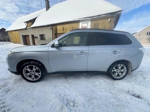 Grey Mitsubishi Outlander 2014 in Panevezys, with an engine capacity of 2.30 L and mileage of 240 thousand km for 7900 €, photo 3 on AUTOMOTO.COM.LV