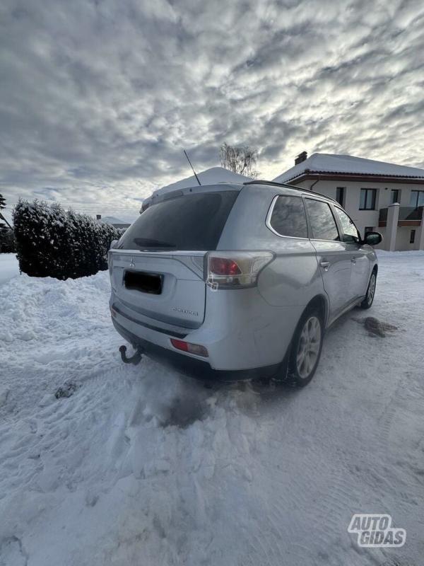 Grey Mitsubishi Outlander 2014 in Panevezys, with an engine capacity of 2.30 L and mileage of 240 thousand km for 7900 €, photo 5 on AUTOMOTO.COM.LV