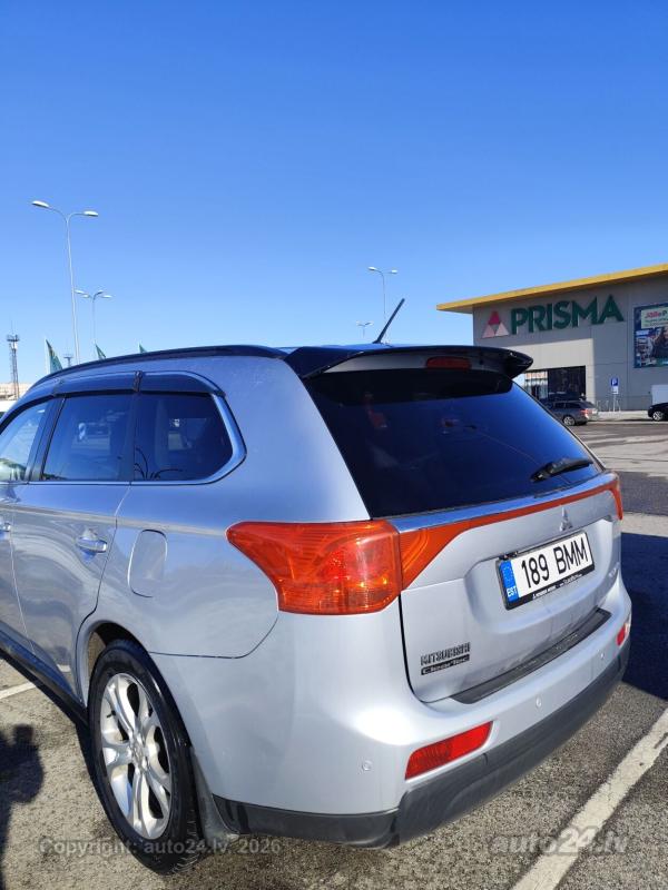 Pelēks Mitsubishi Outlander 2014 Tallina, ar dzinēja tilpumu 2.00 L un nobraukumu 133 tūkst. km par 7899 €, foto 3 vietnē AUTOMOTO.COM.LV