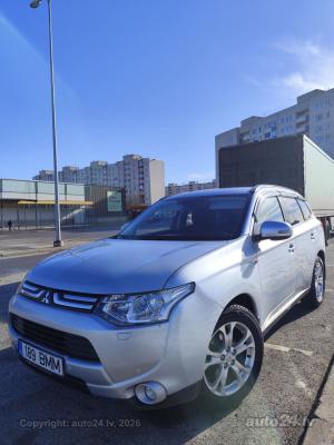 Grey Mitsubishi Outlander 2014 in Tallinn, with an engine capacity of 2.00 L and mileage of 133 thousand km for 7899 €, photo 4 on AUTOMOTO.COM.LV