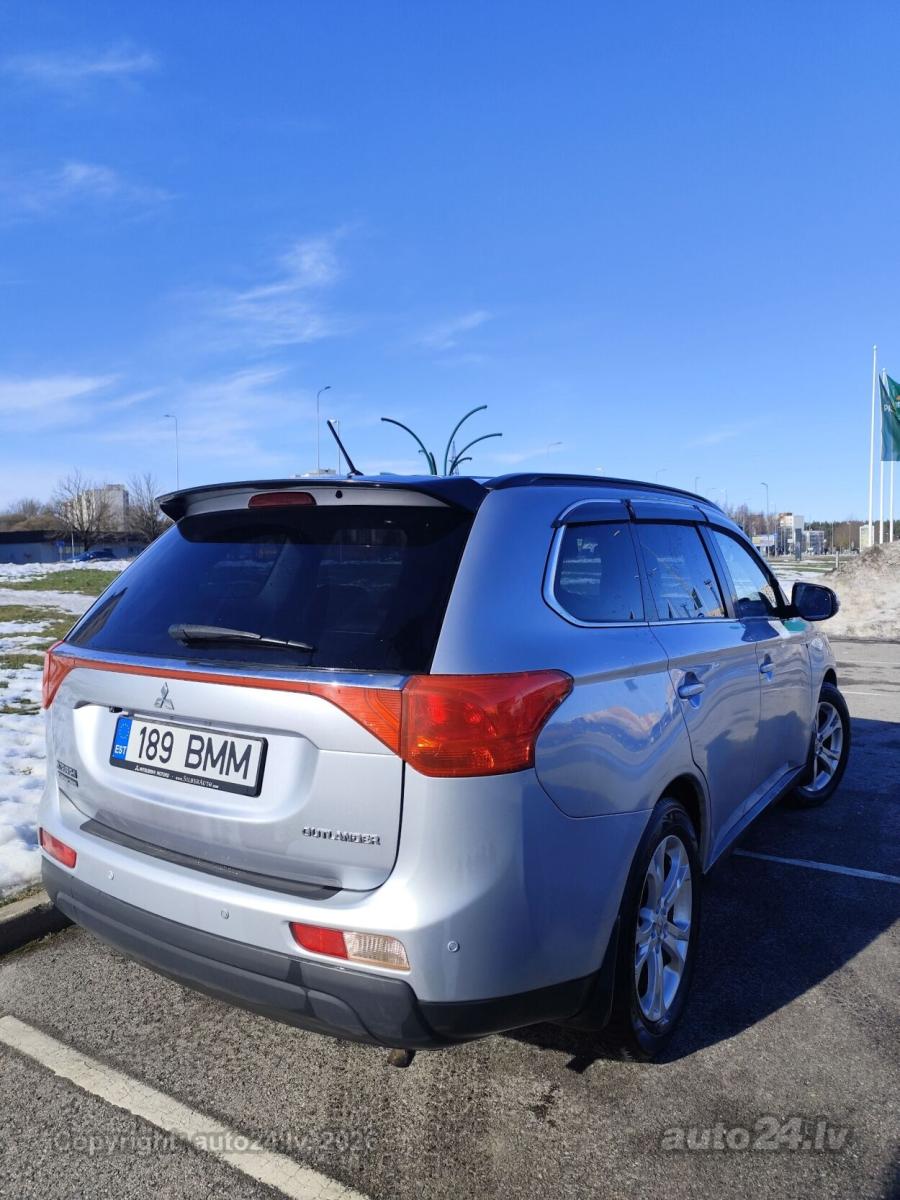 Grey Mitsubishi Outlander 2014 in Tallinn, with an engine capacity of 2.00 L and mileage of 133 thousand km for 7899 €, photo 6 on AUTOMOTO.COM.LV