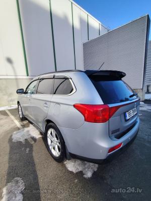 Grey Mitsubishi Outlander 2014 in Tallinn, with an engine capacity of 2.00 L and mileage of 133 thousand km for 7899 €, photo 11 on AUTOMOTO.COM.LV