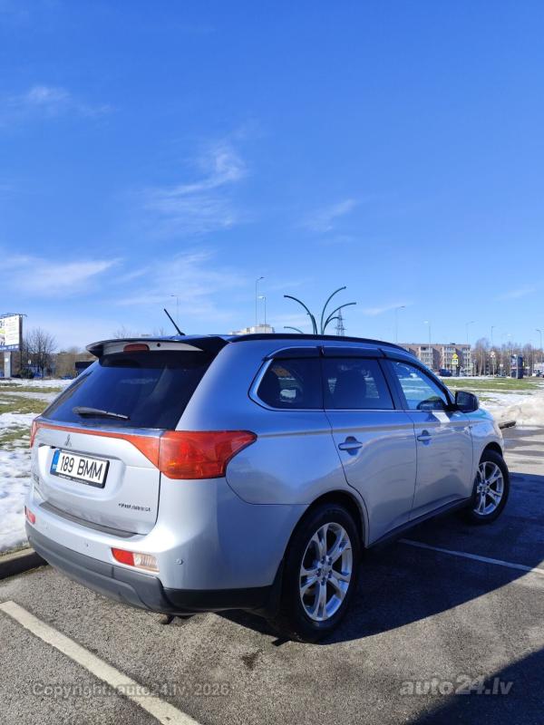 Grey Mitsubishi Outlander 2014 in Tallinn, with an engine capacity of 2.00 L and mileage of 133 thousand km for 7899 €, photo 2 on AUTOMOTO.COM.LV